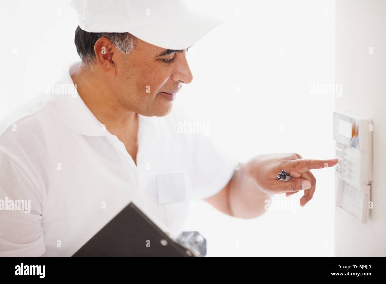 Fix security alarm system hi-res stock photography and images - Alamy