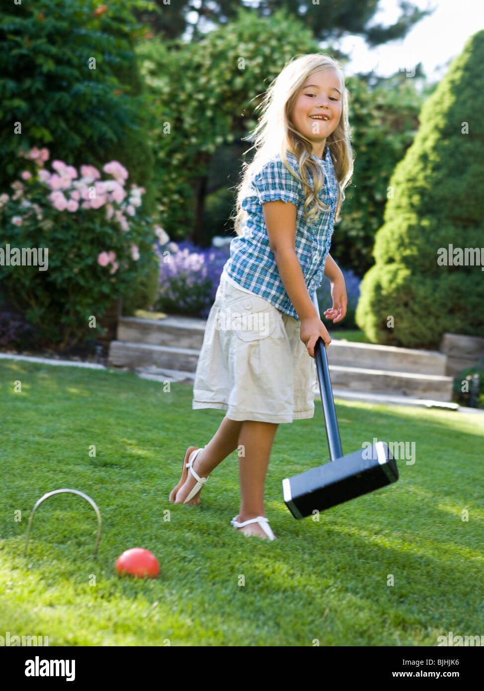Family playing croquet hi-res stock photography and images - Alamy