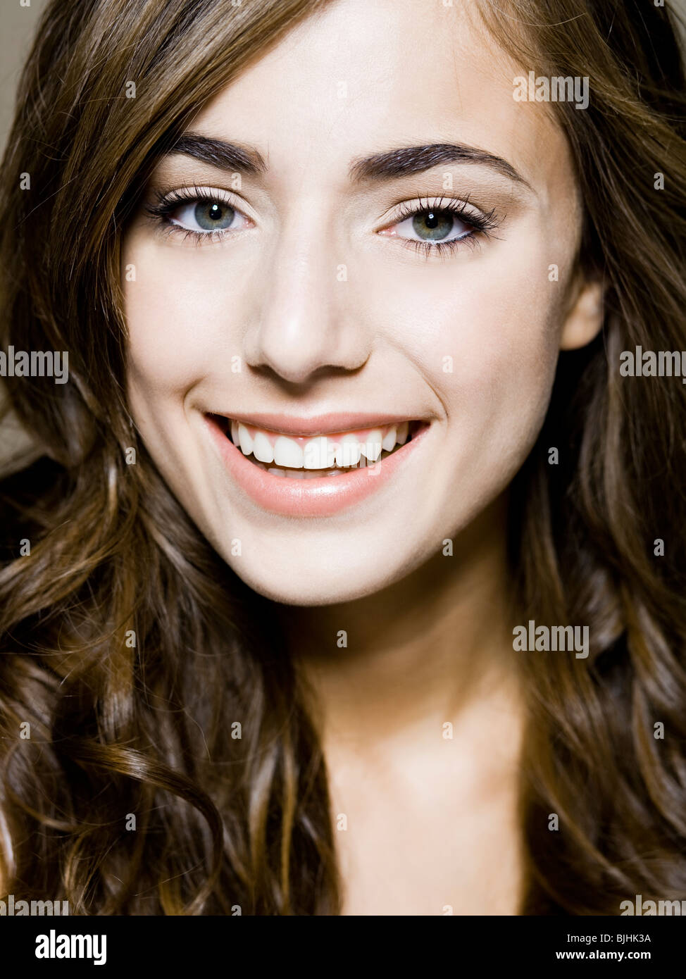 woman looking at camera Stock Photo - Alamy