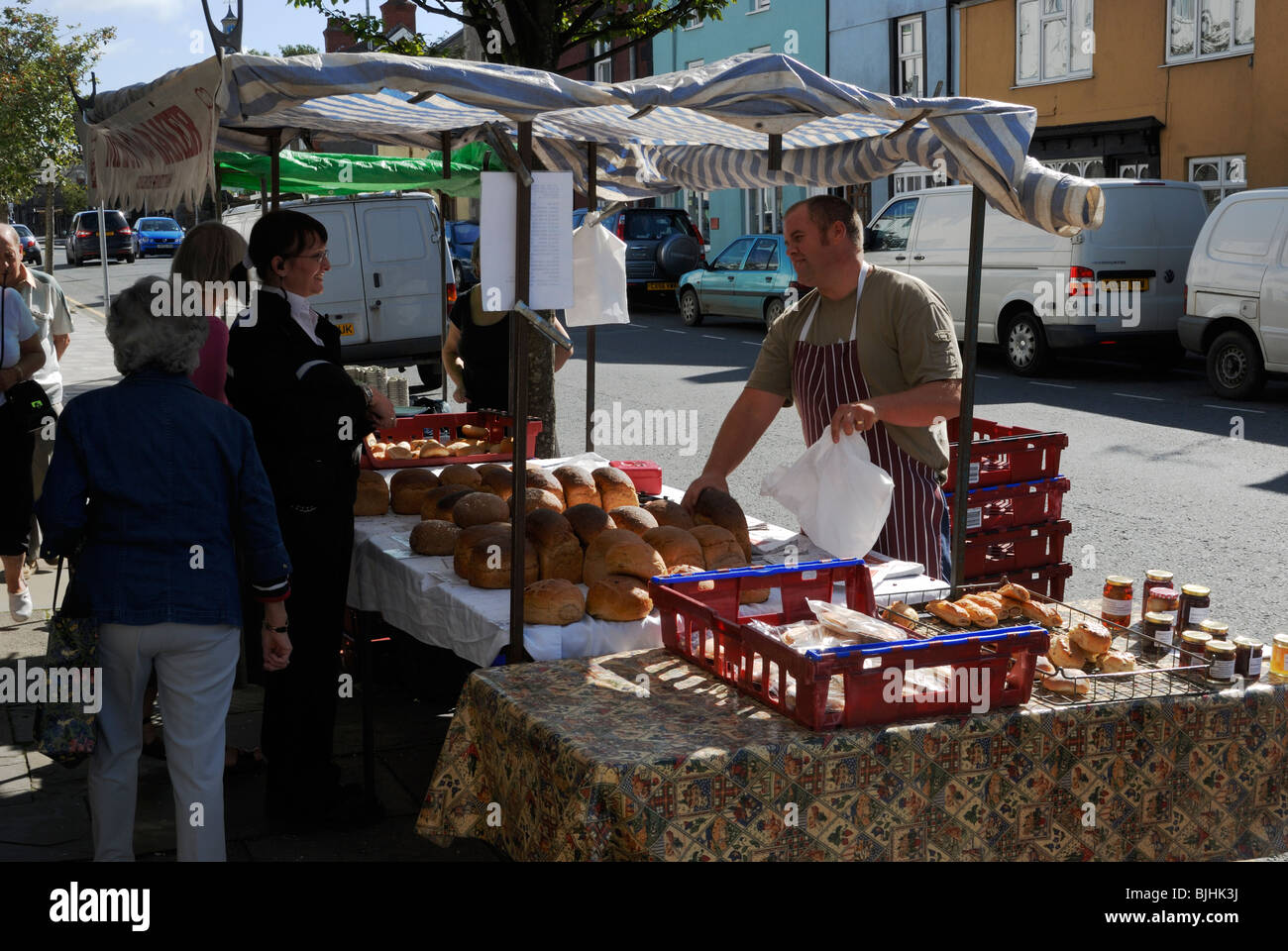 Baker selling bread police woman hi-res stock photography and images ...
