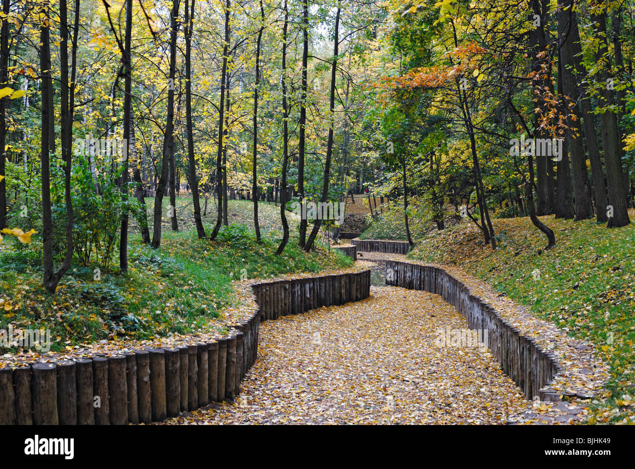 Garden pond path walkway hi-res stock photography and images - Alamy