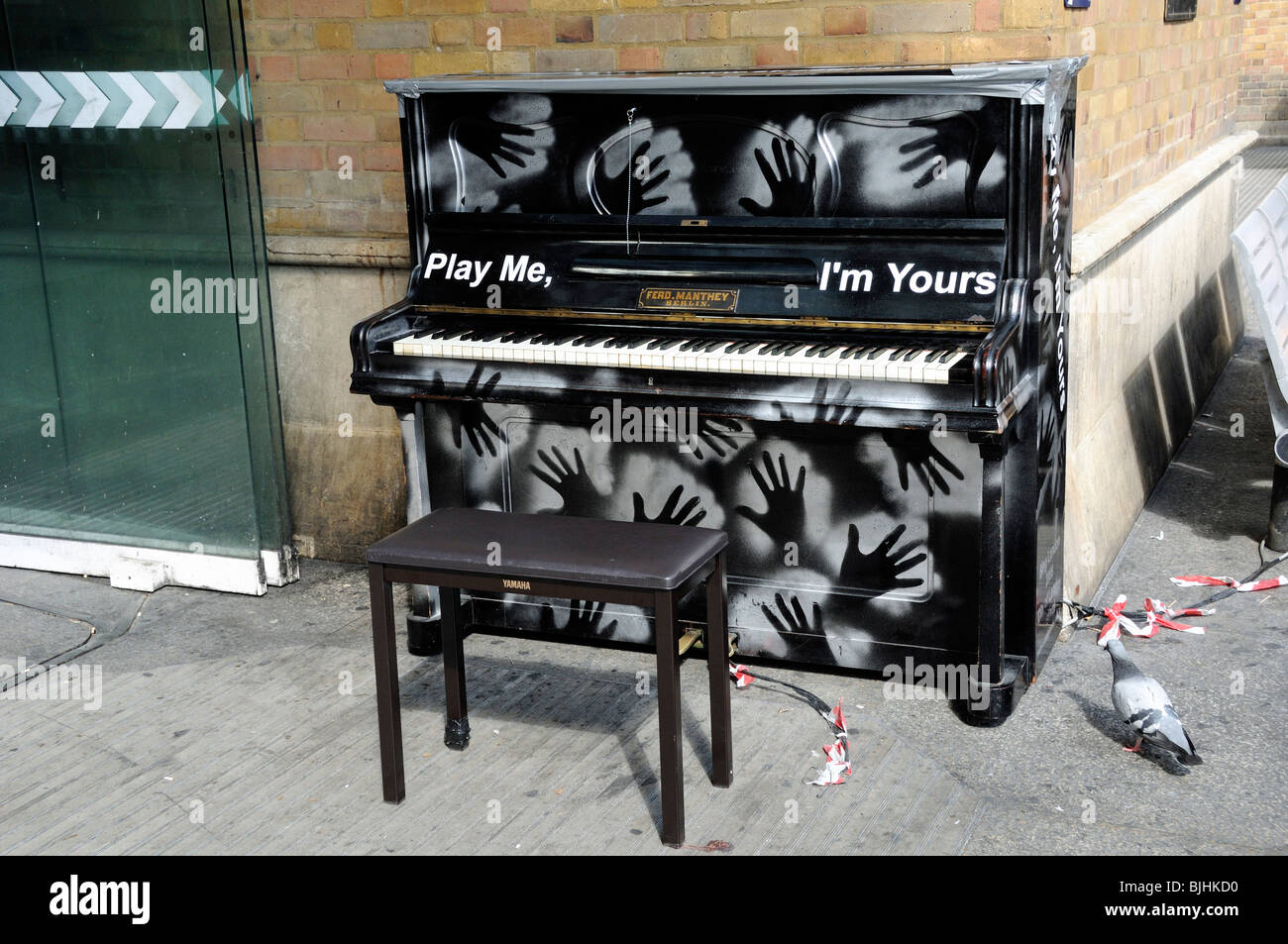 Street piano hi-res stock photography and images - Alamy