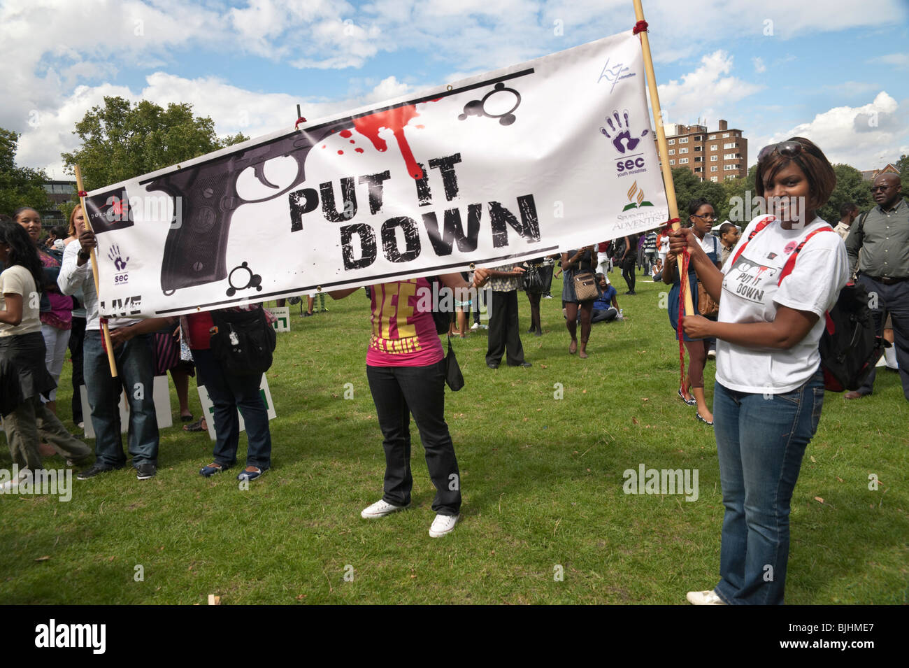 Gun knife crime london hi-res stock photography and images - Alamy