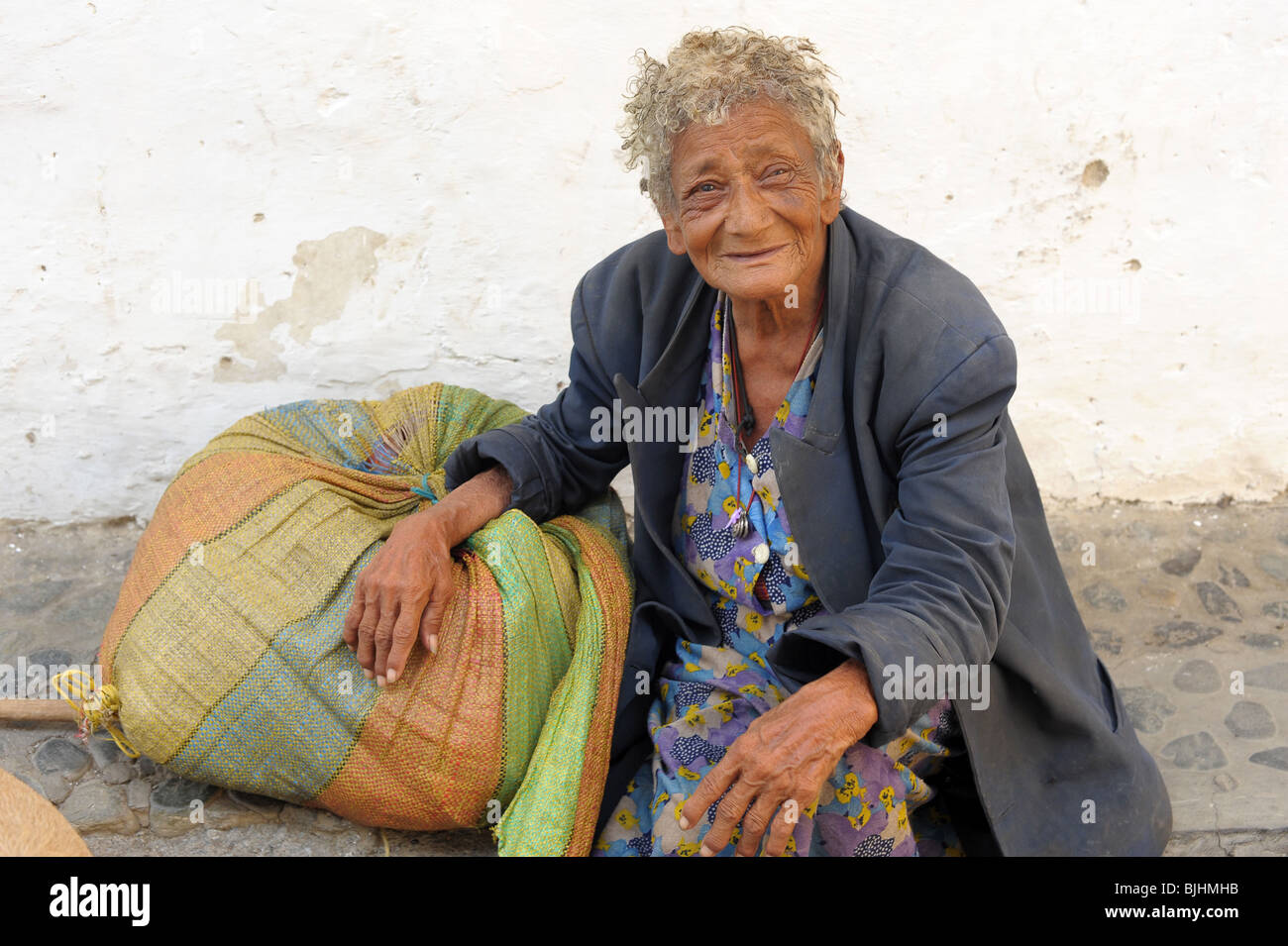 Bag lady homeless hi-res stock photography and images - Alamy