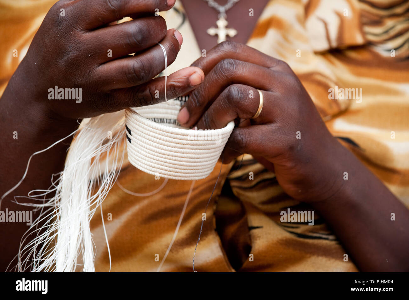 African weaving basket hi-res stock photography and images - Alamy
