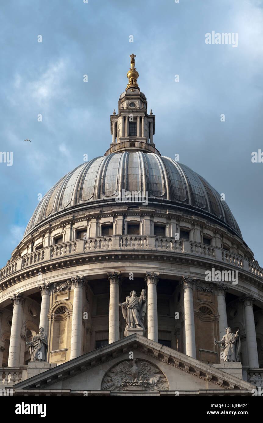 St Pauls Dome and Statues Stock Photo - Alamy