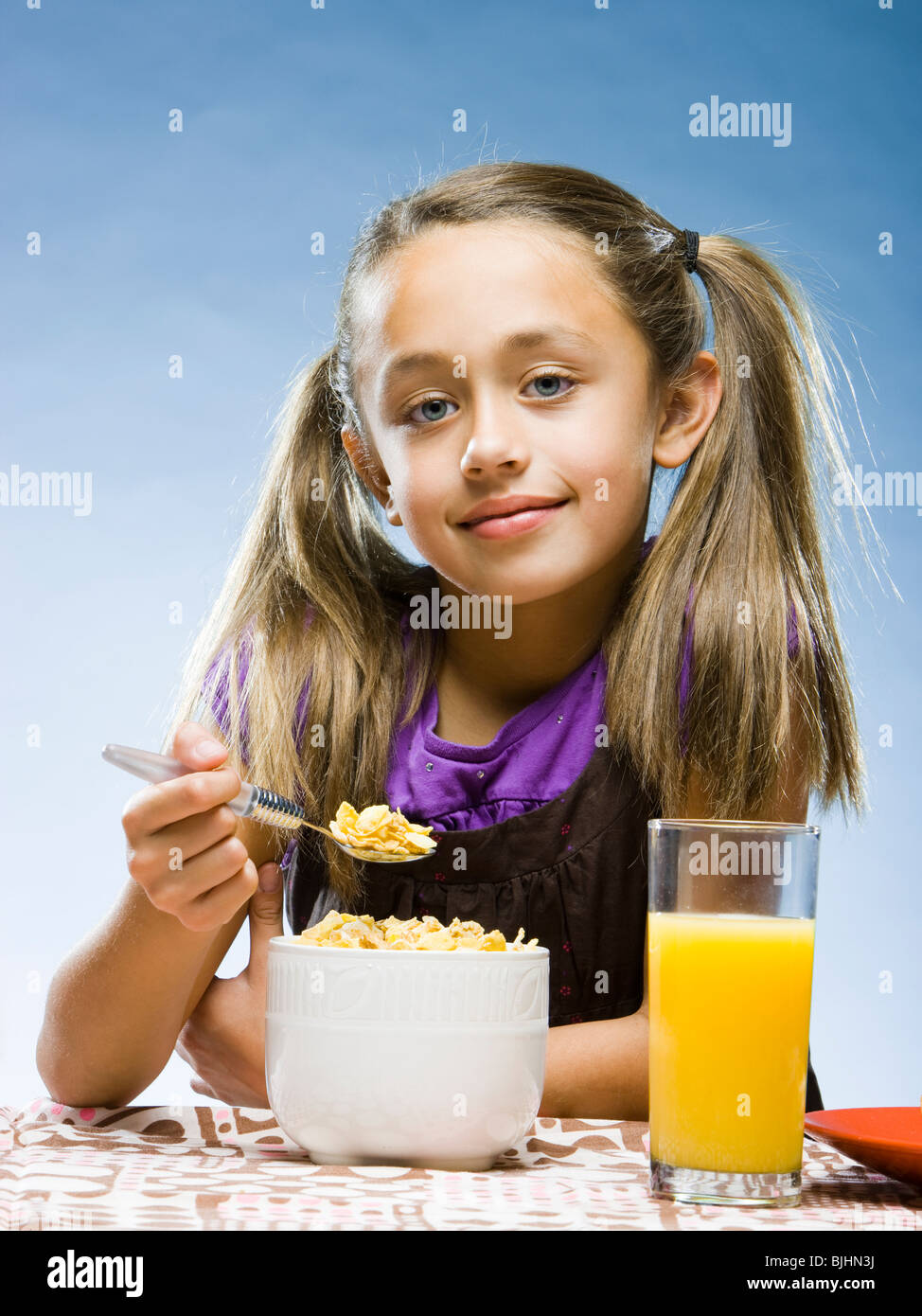 girl eating breakfast Stock Photo - Alamy