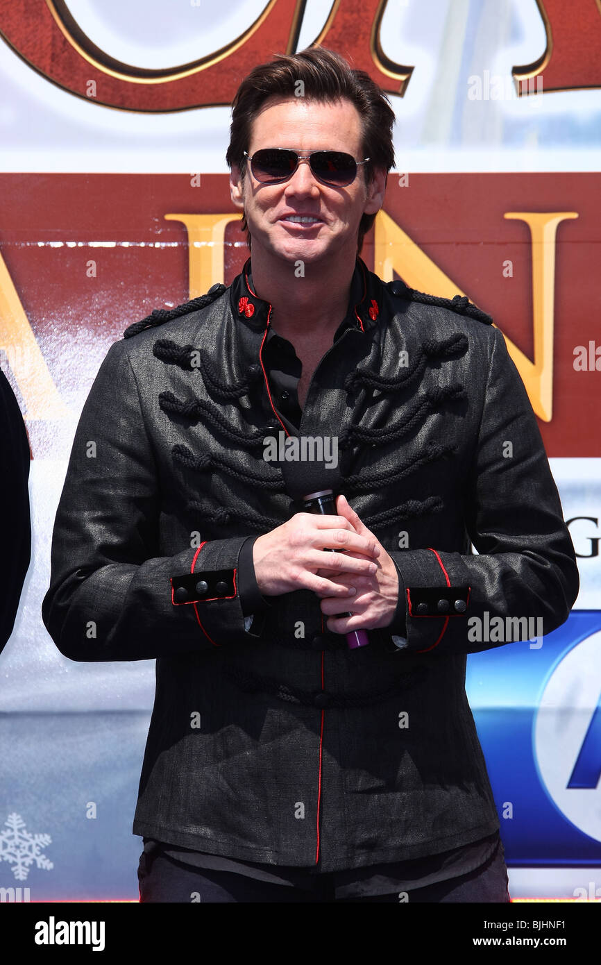 JIM CARREY DISNEY'S A CHRISTMAS CAROL TRAIN TOUR DOWNTOWN LOS ANGELES ...