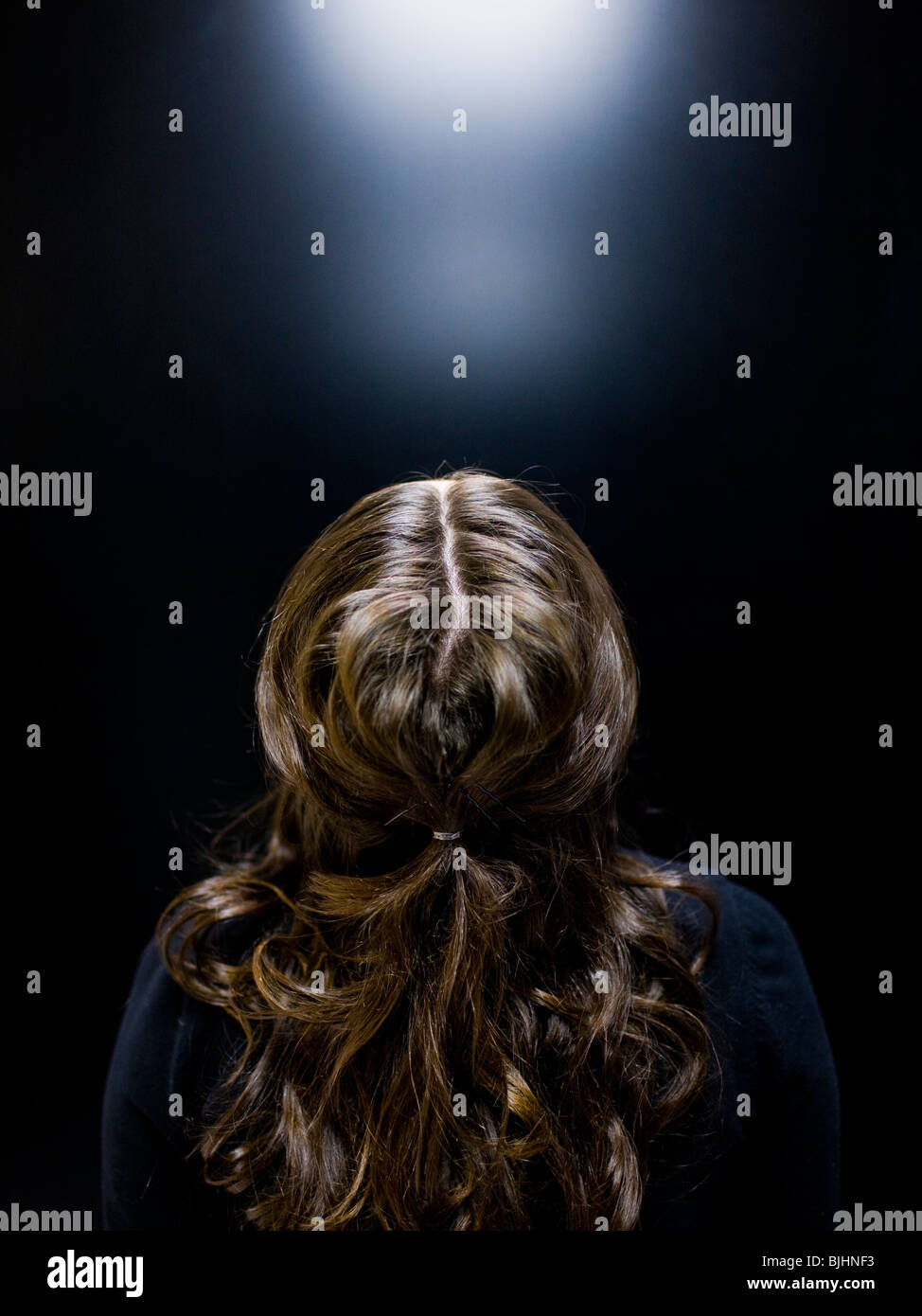 woman looking up Stock Photo - Alamy