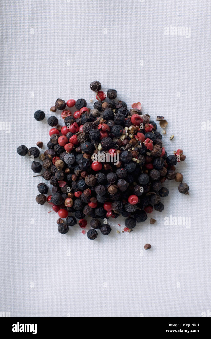 Peppercorns pile hi-res stock photography and images - Alamy