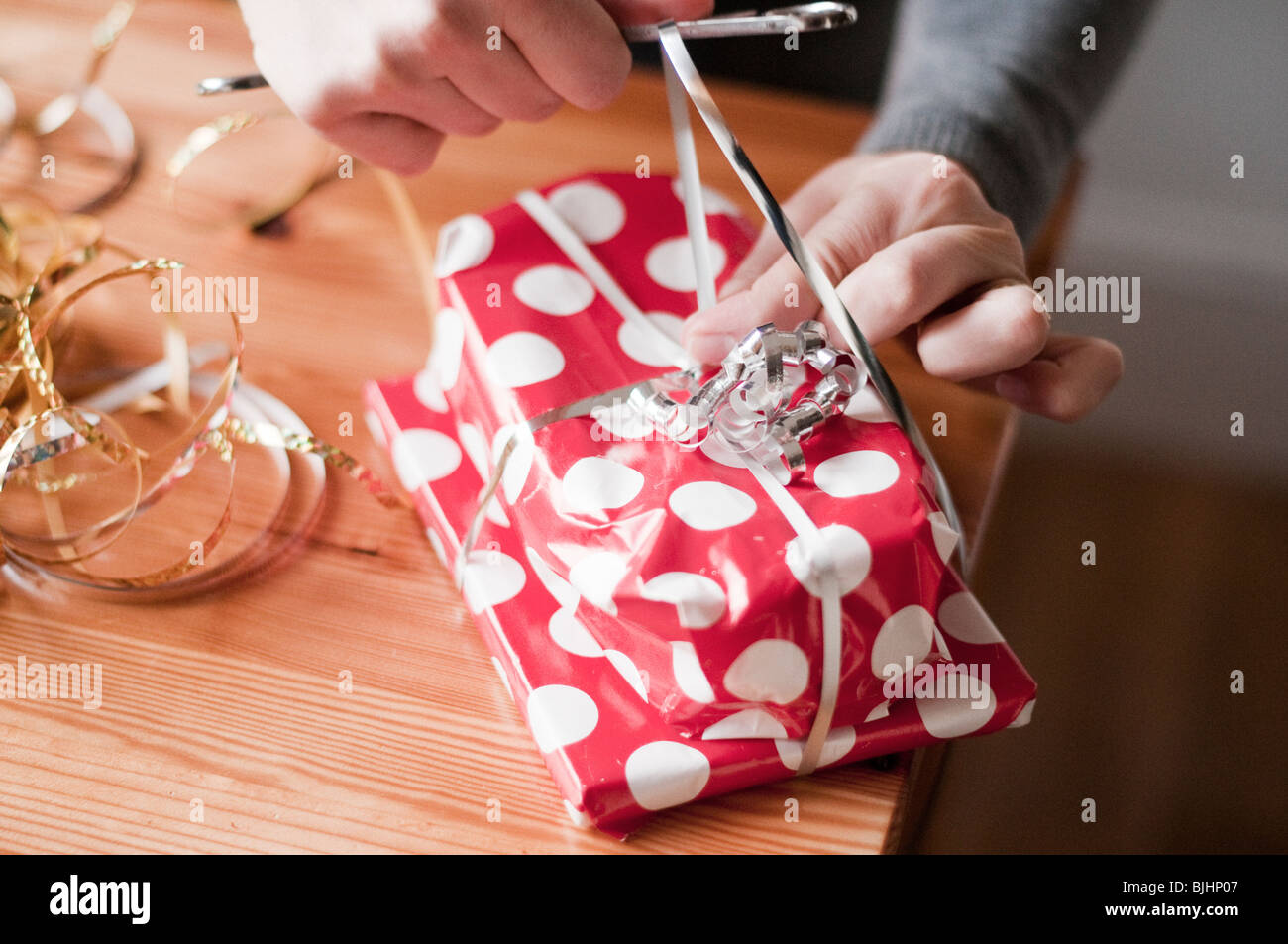 Birthday presents wrapping hi-res stock photography and images - Alamy