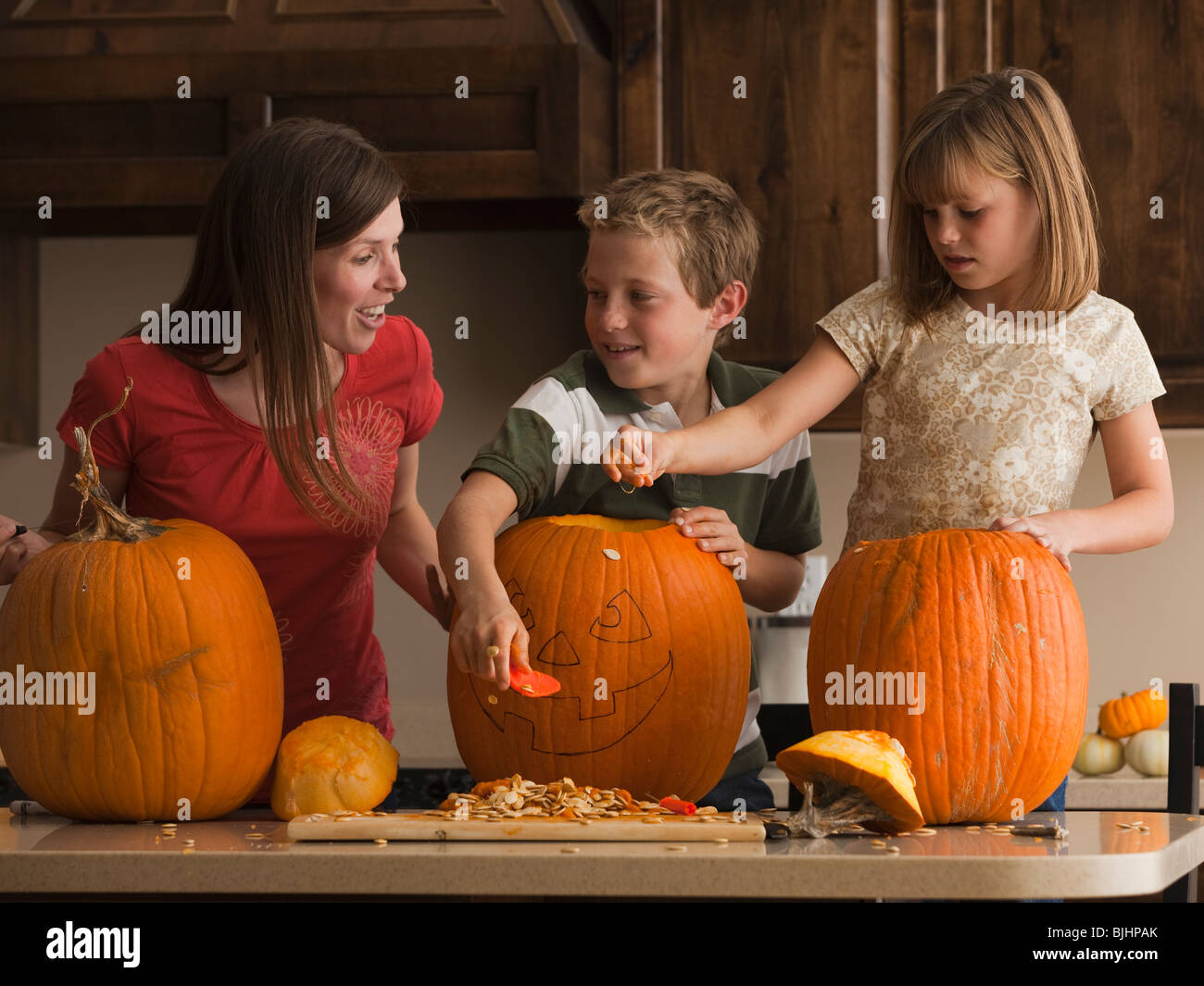 Carving pumpkin family hi-res stock photography and images - Alamy