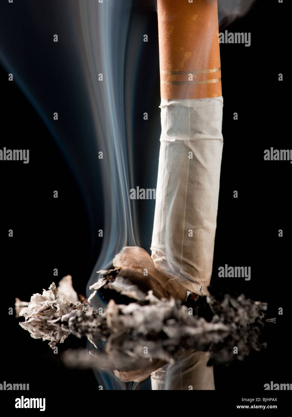 putting out a cigarette Stock Photo - Alamy