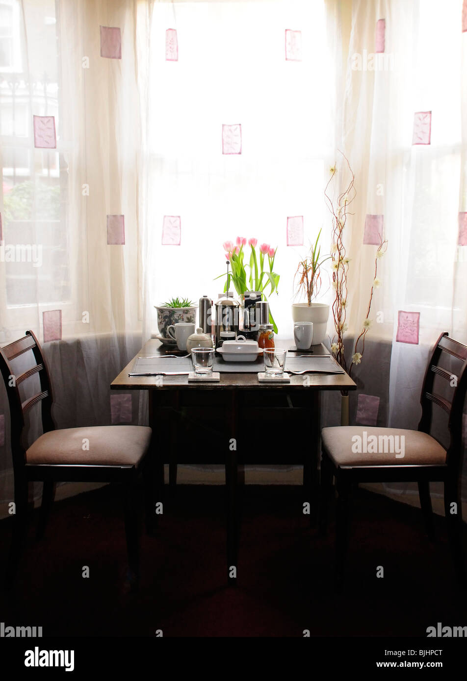 Empty two table hi-res stock photography and images - Alamy
