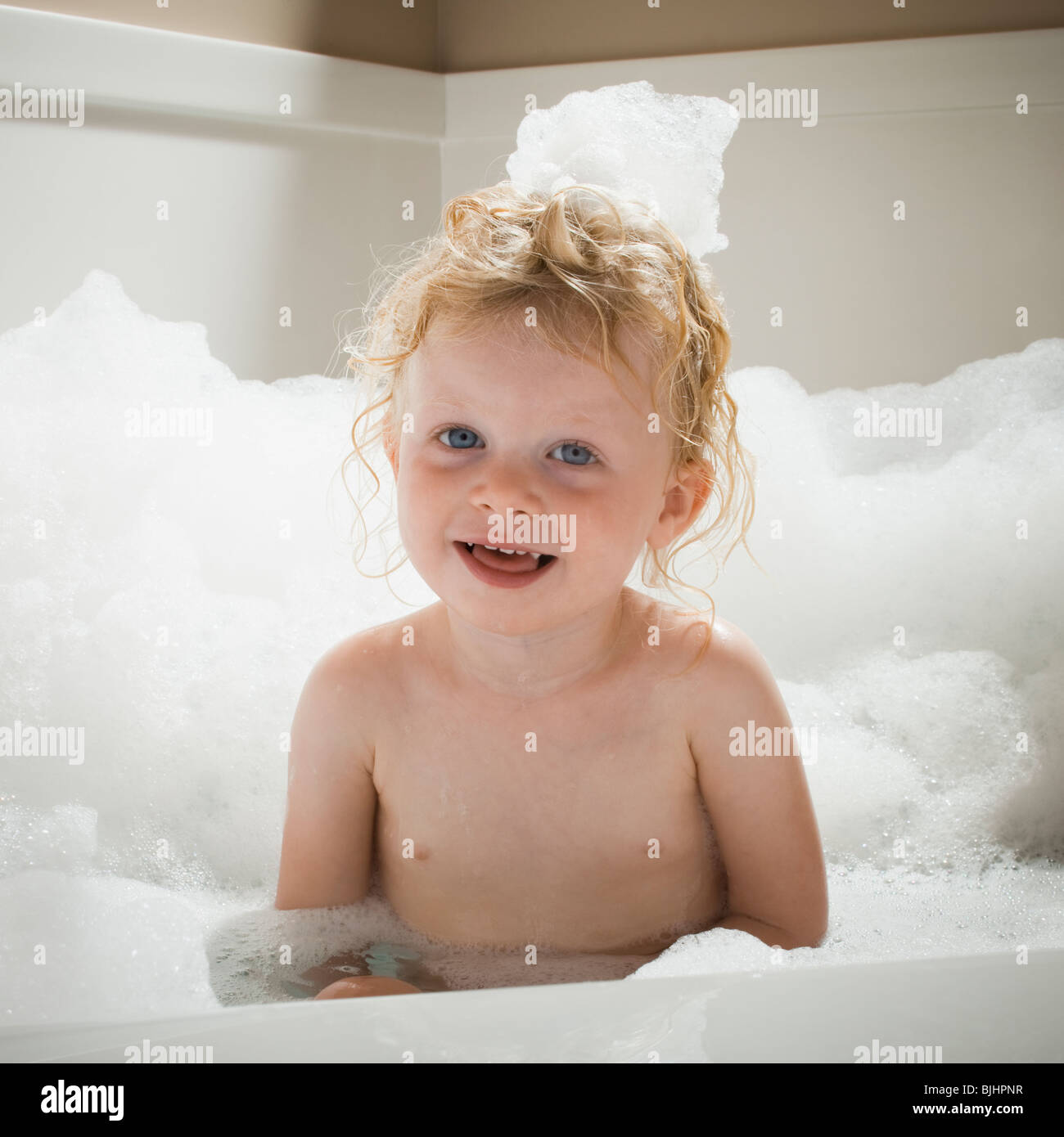 Wash tubs hi-res stock photography and images - Alamy