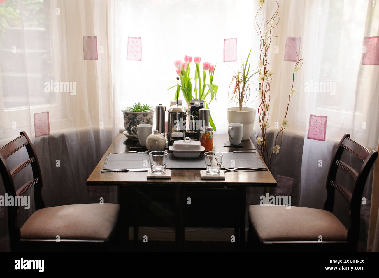 Empty room and window Cut Out Stock Images & Pictures - Alamy