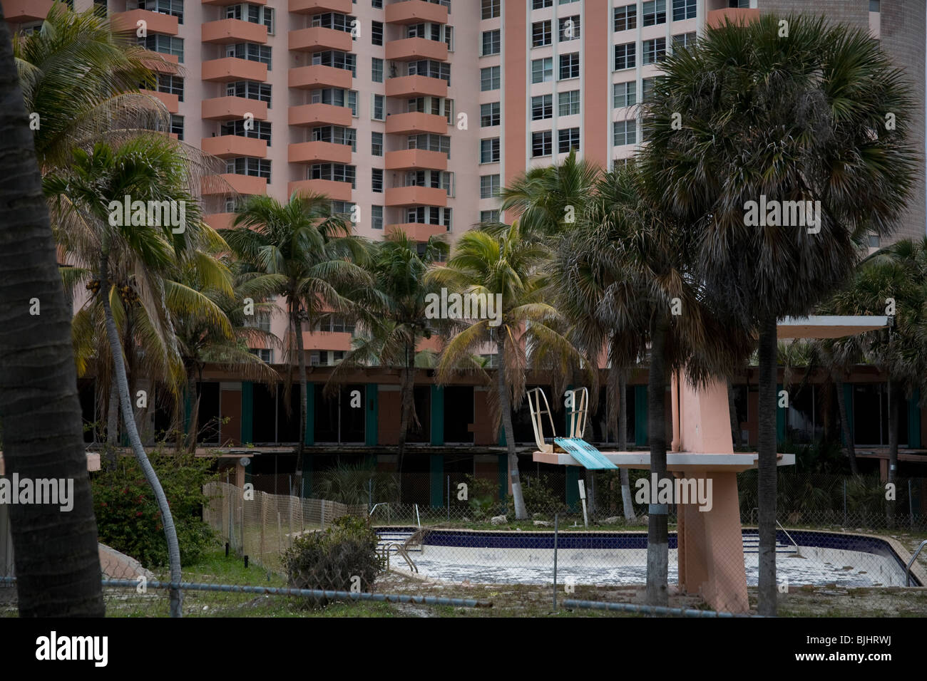 Disused swimming pool hi-res stock photography and images - Alamy