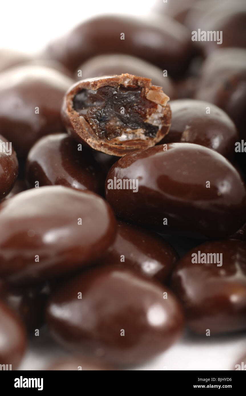 Closeup of fresh raisins in chocolate Stock Photo - Alamy