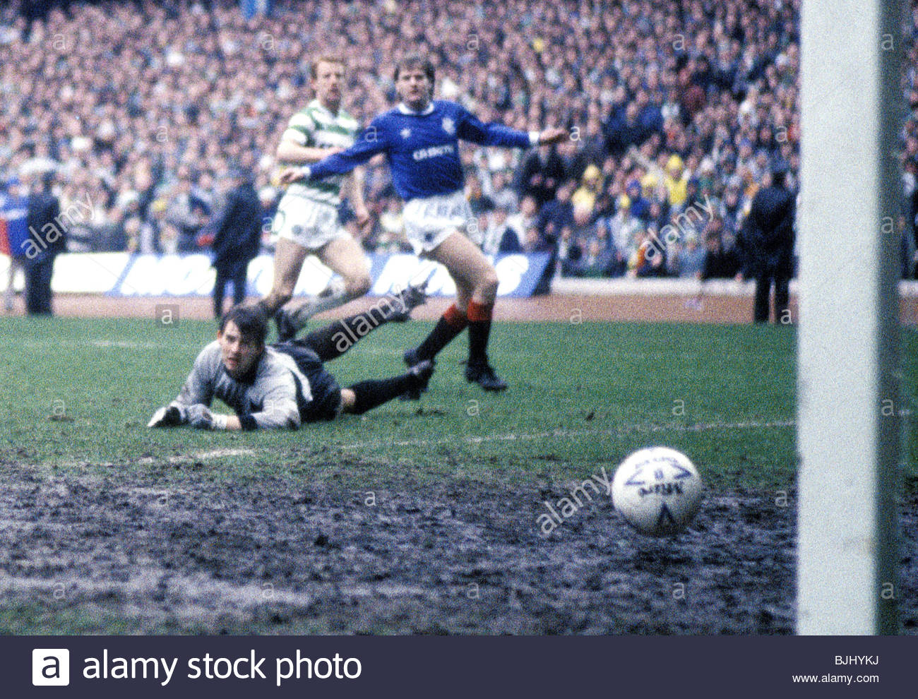 Glasgow Rangers Goalkeeper Stock Photos & Glasgow Rangers Goalkeeper ...