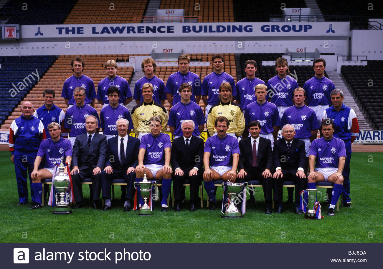 Football Team Picture With Trophy Stock Photos & Football Team Picture ...
