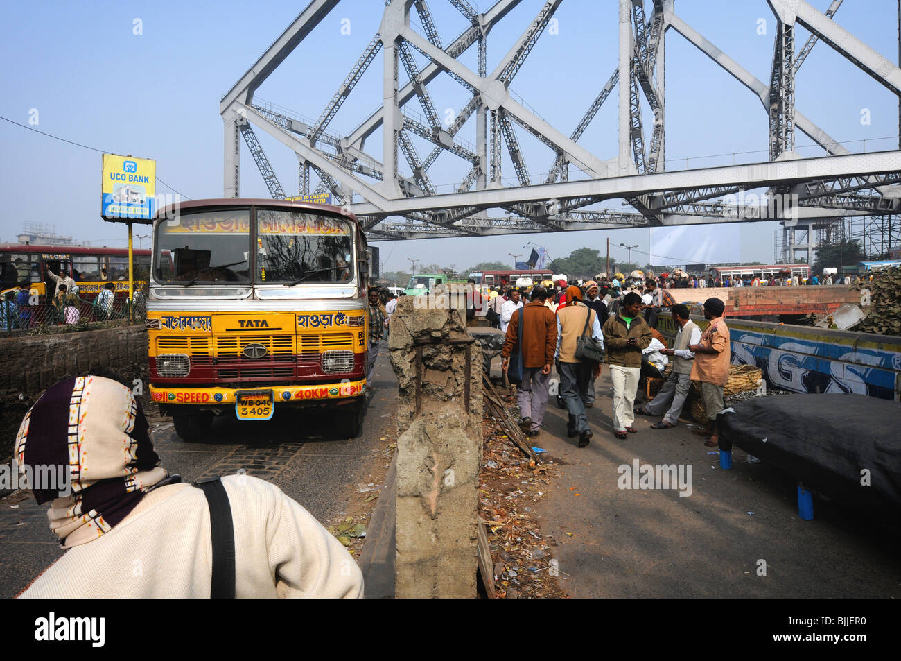 India bus stop hi-res stock photography and images - Alamy