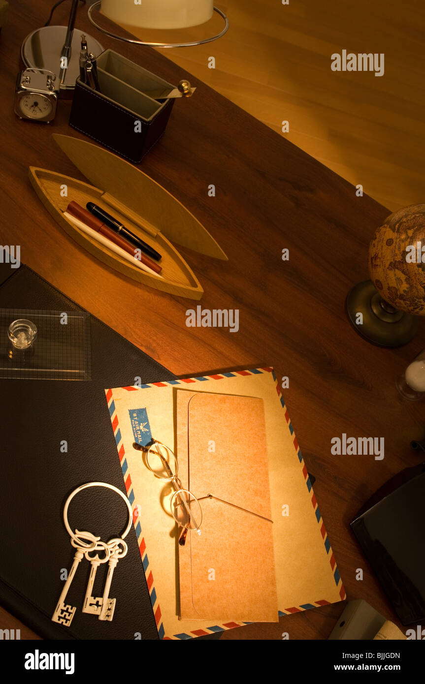 Keys and mail on desk Stock Photo - Alamy