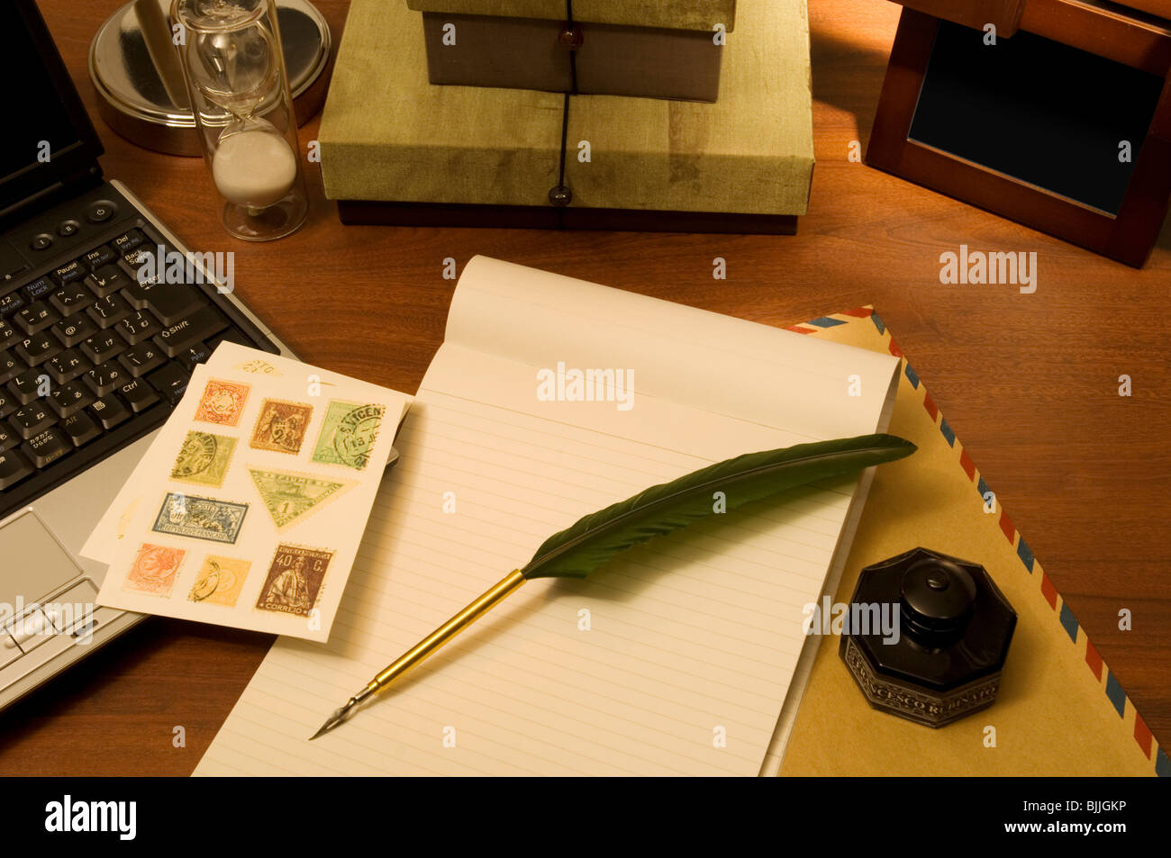 Quill pen on blank note pad Stock Photo - Alamy