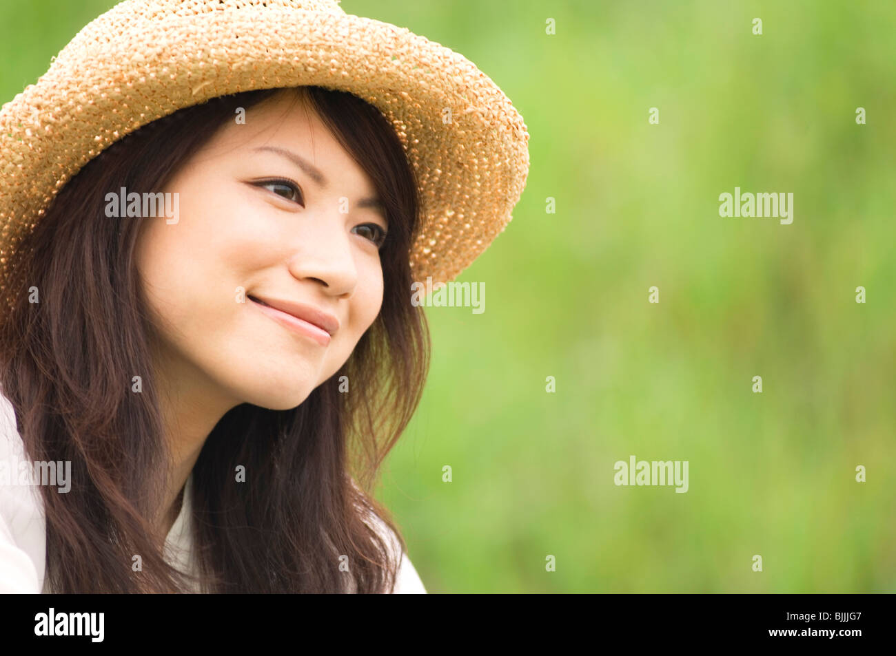 Portrait of woman wearing straw hat Stock Photo - Alamy