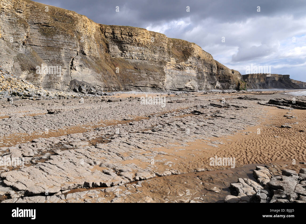 Rock platforms hi-res stock photography and images - Alamy