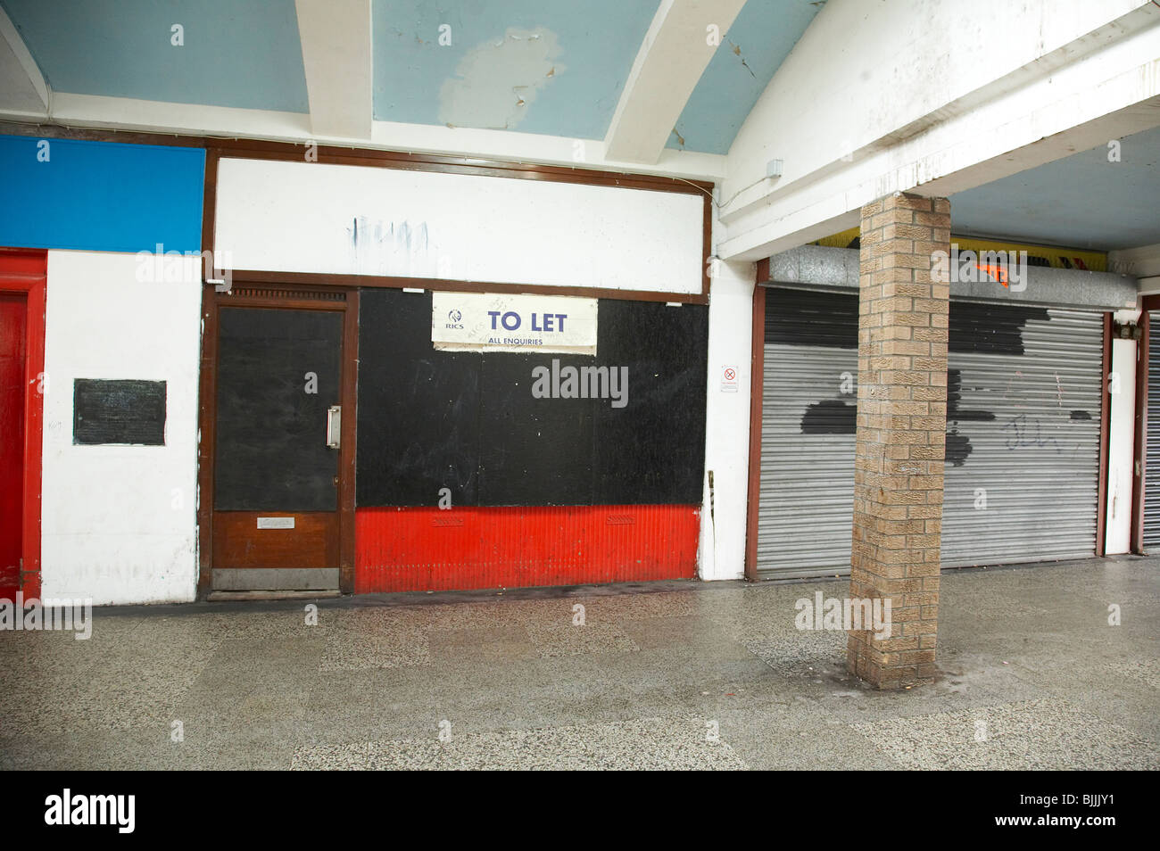 Closed shops in shopping hi-res stock photography and images - Alamy