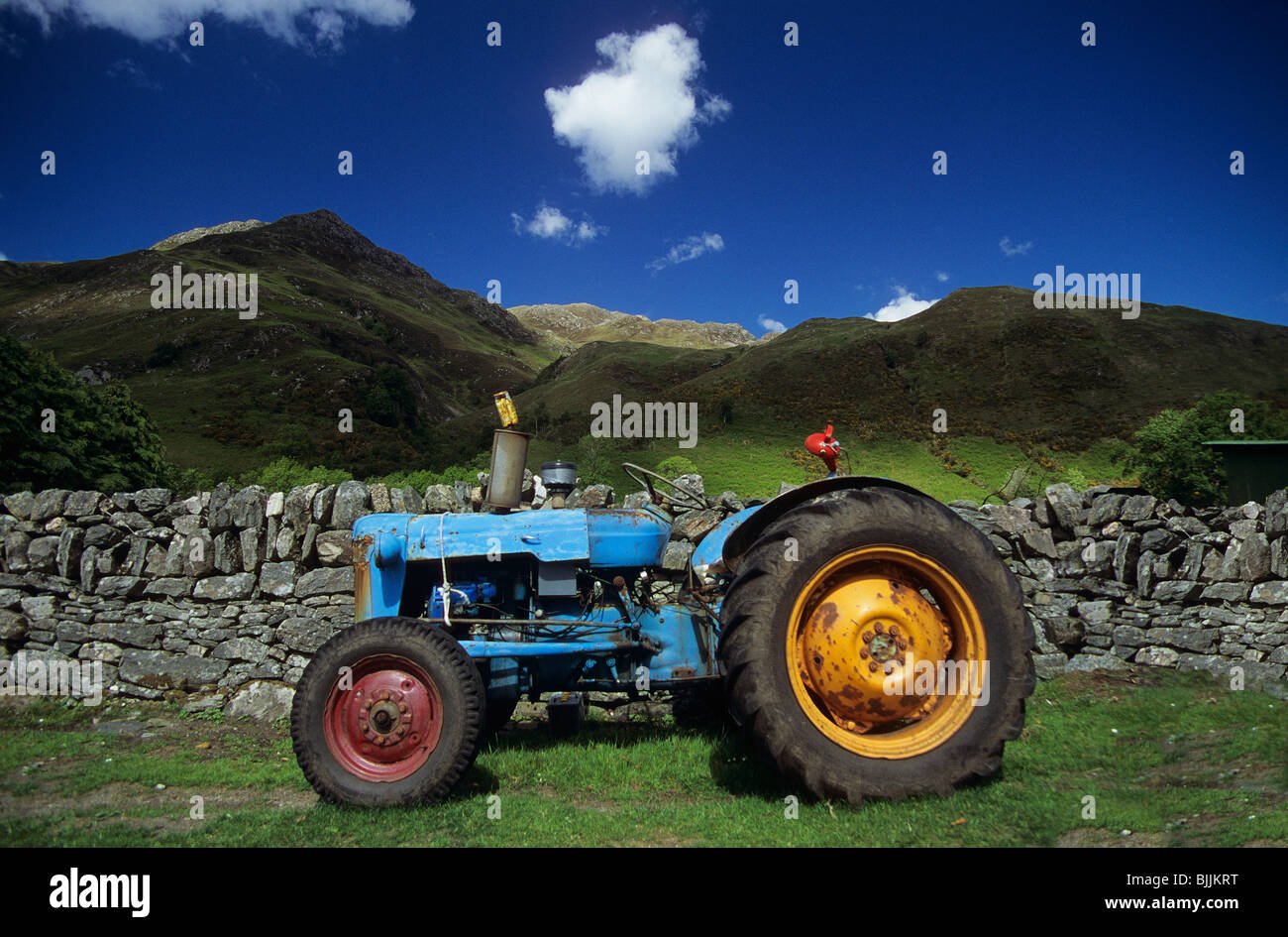 Blue fordson dexta tractor hi-res stock photography and images - Alamy