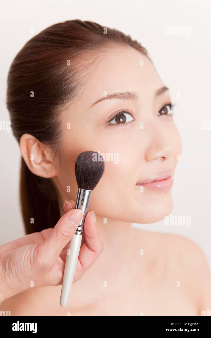 Young woman applying make up Stock Photo - Alamy
