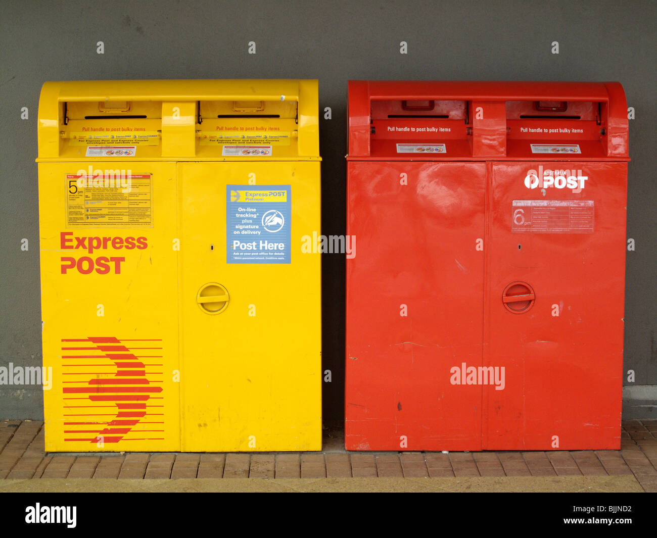 Australian post red post box hi-res stock photography and images - Alamy