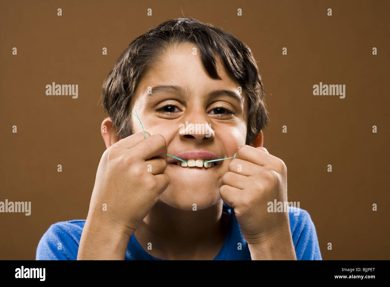 Child flossing teeth hi-res stock photography and images - Alamy