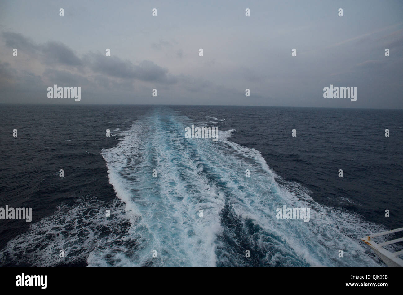 Speed wake sea hi-res stock photography and images - Alamy