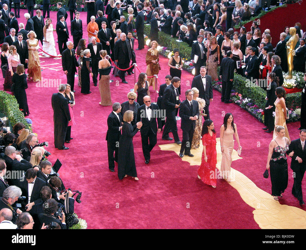 RED CARPET OSCAR ARRIVALS 77TH ANNUAL ACADEMY AWARDS TH KODAK THEATRE ...