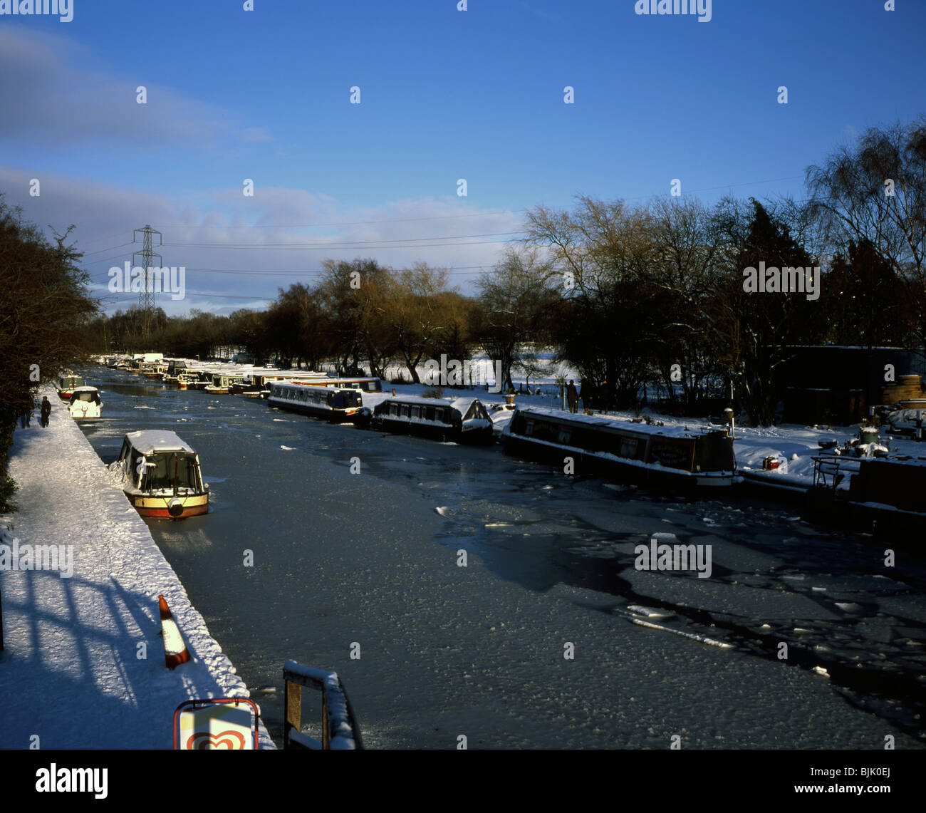 Cheshire ring of canals hi-res stock photography and images - Alamy