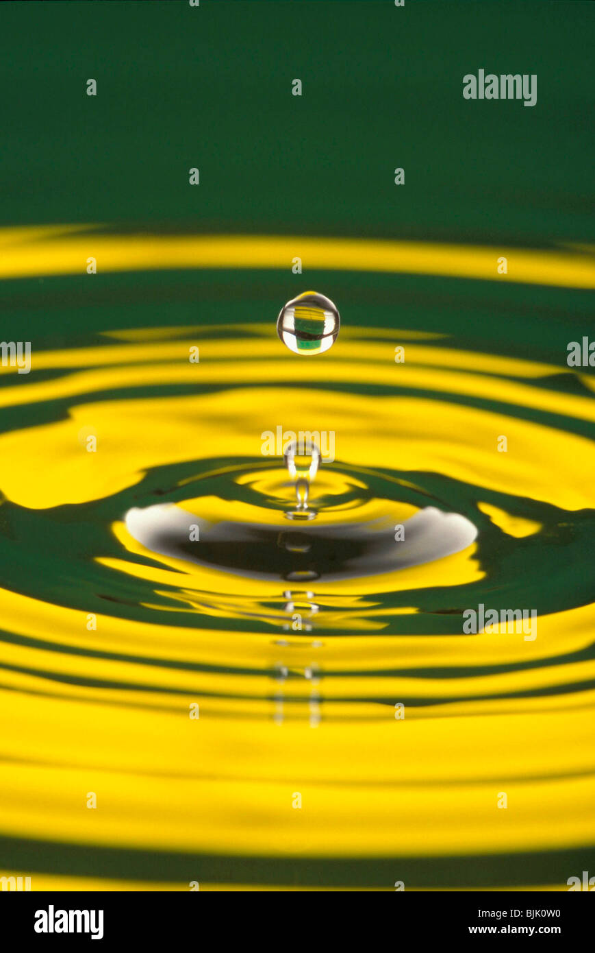 Drops of water in suspension hi-res stock photography and images - Alamy