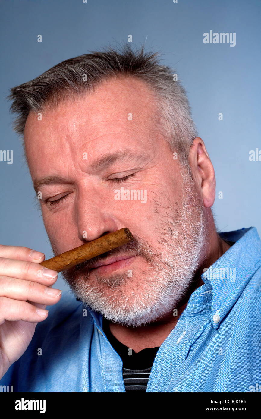 Cigar smoke men hi-res stock photography and images - Alamy