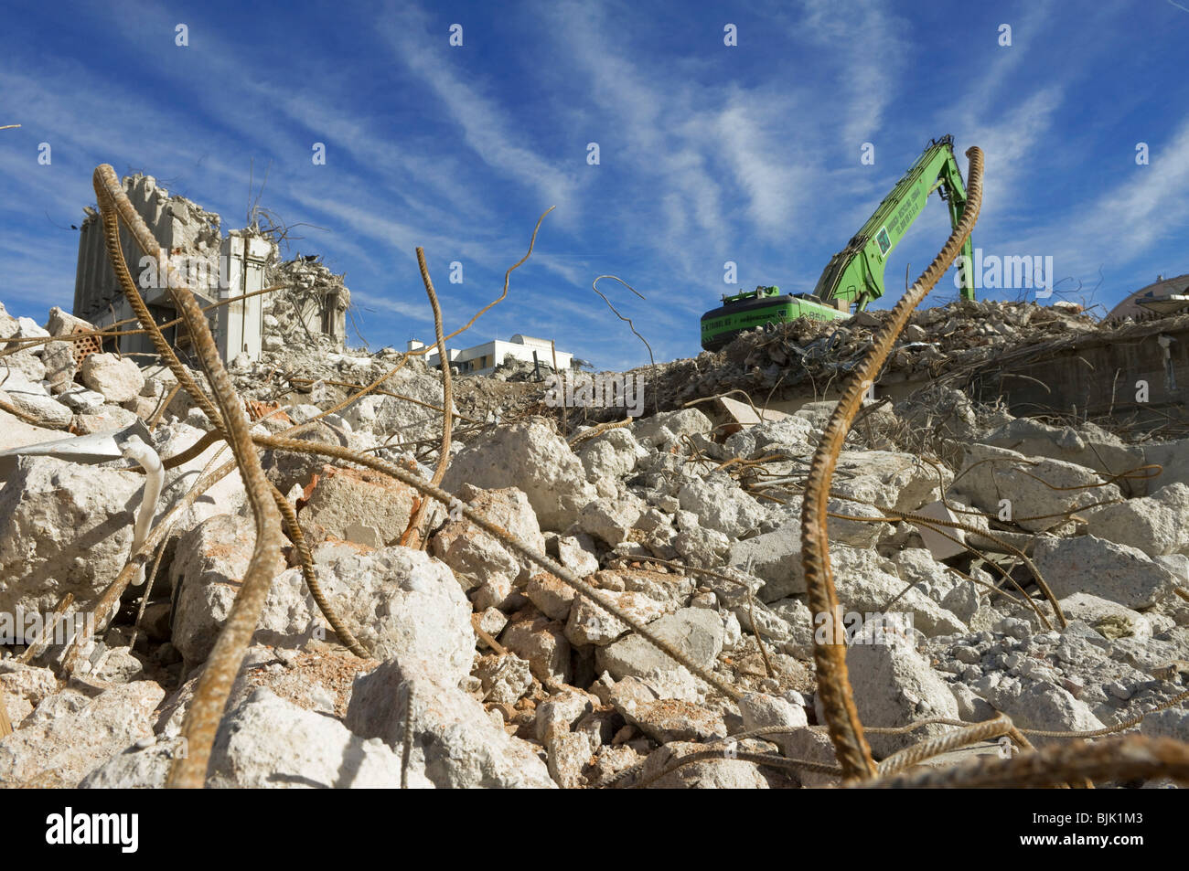 Destroyed building hi-res stock photography and images - Alamy