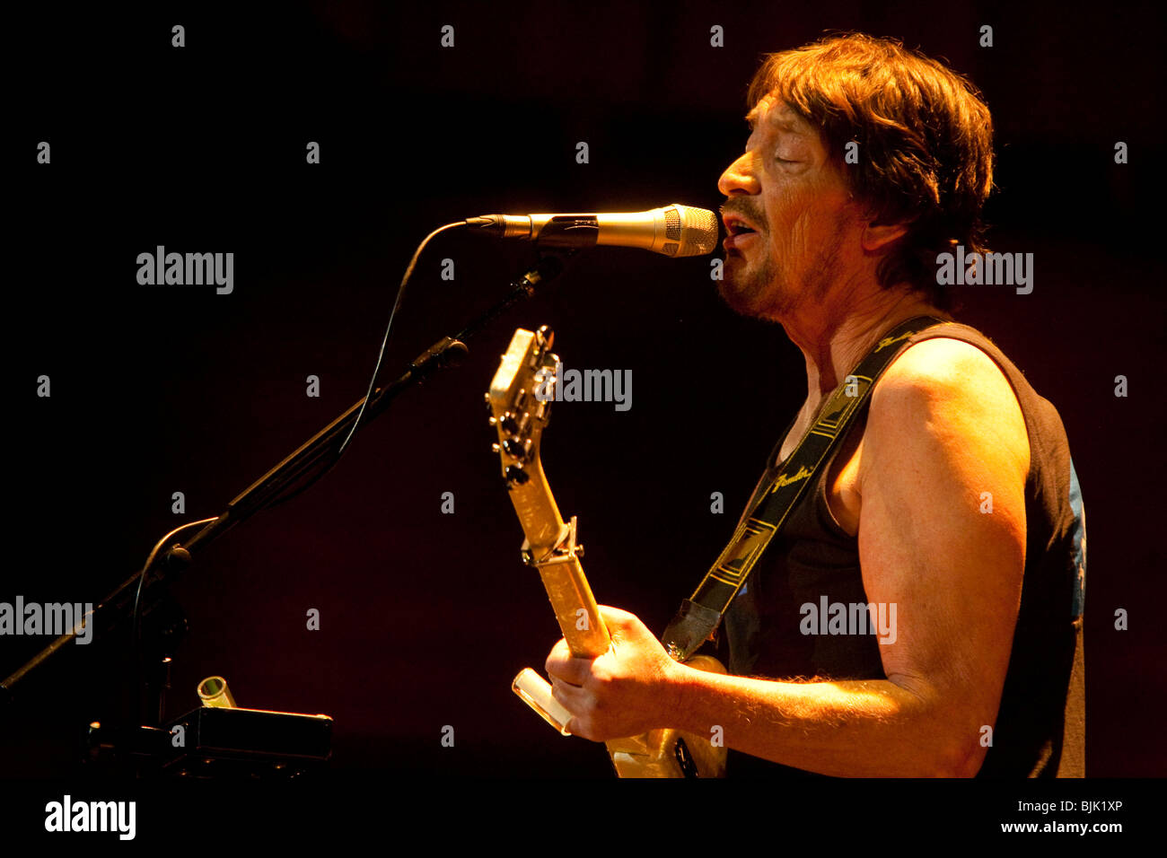 British singer songwriter chris rea hi-res stock photography and images ...