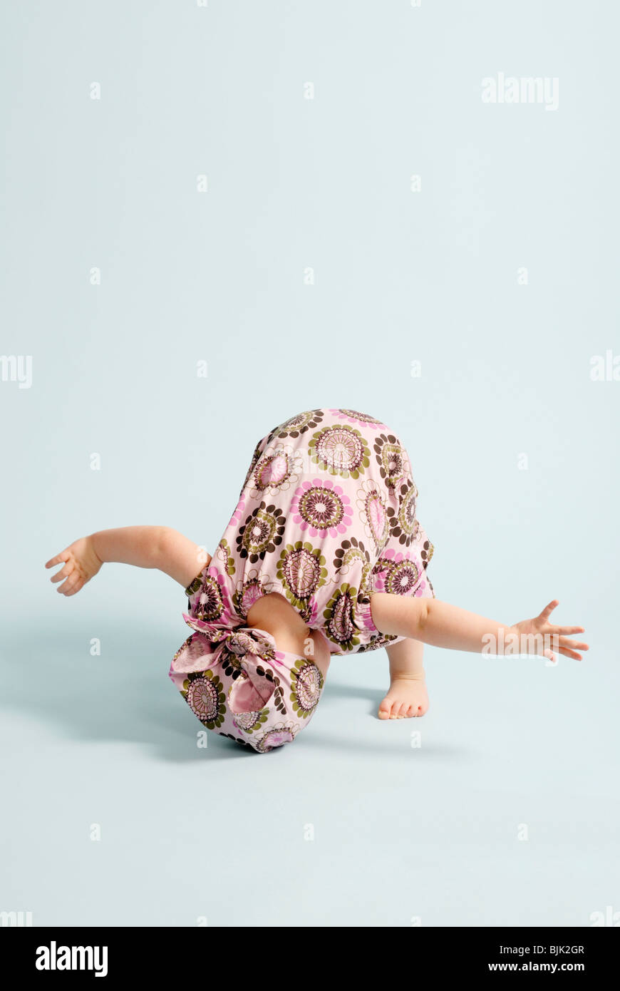 Headstand kid hi-res stock photography and images - Alamy