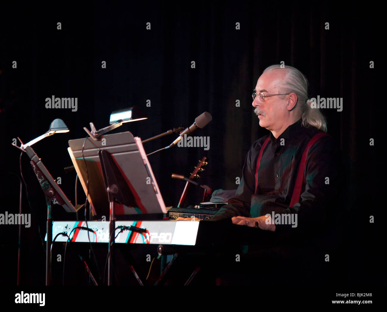 Keyboard player hi-res stock photography and images - Alamy