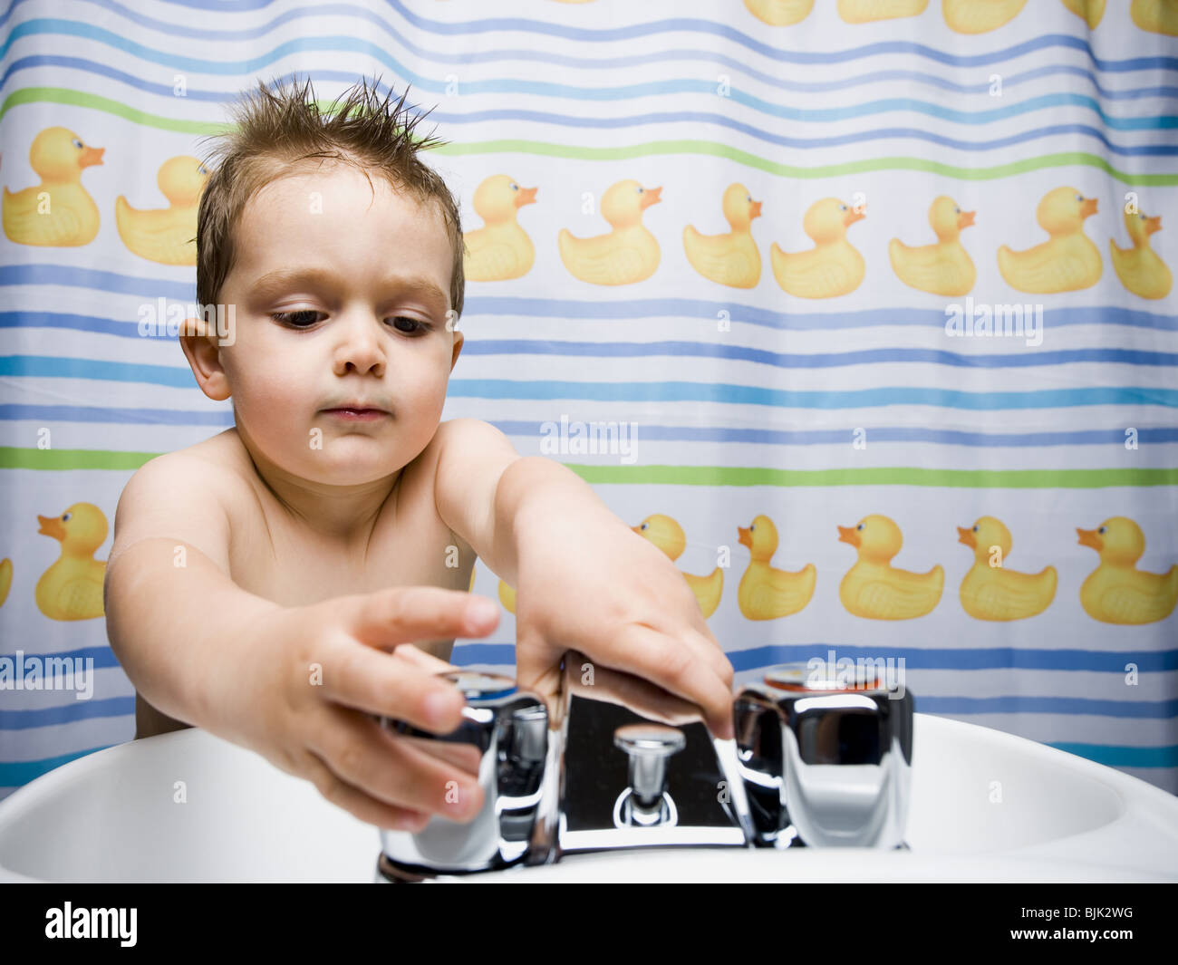 Baby in a basin hi-res stock photography and images - Alamy