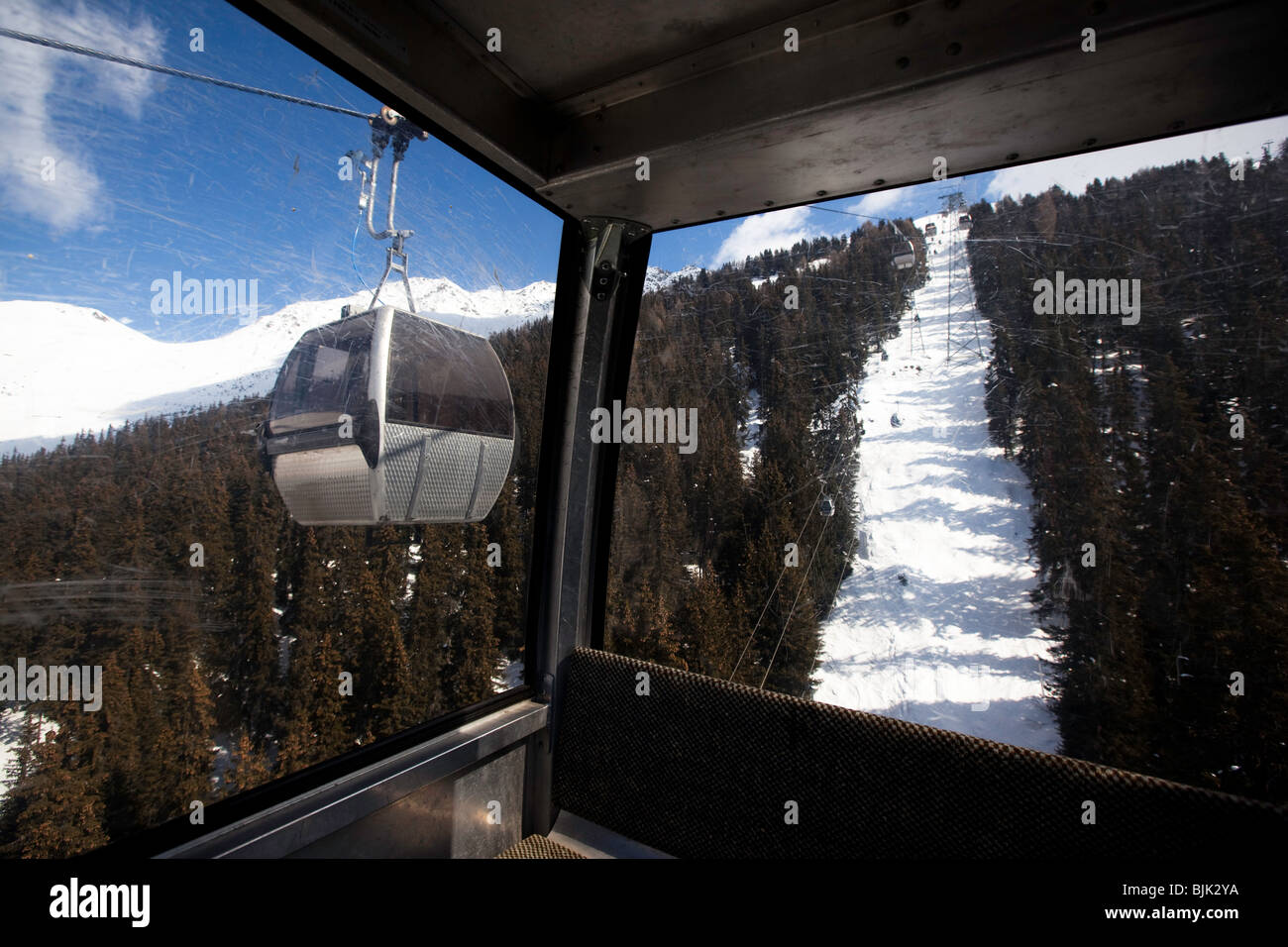 Mountains alps cable cars hi-res stock photography and images - Alamy