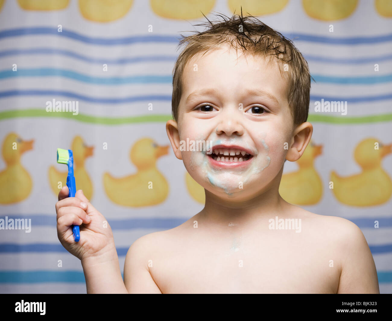 Smiling child toothbrush toothpaste hi-res stock photography and images ...