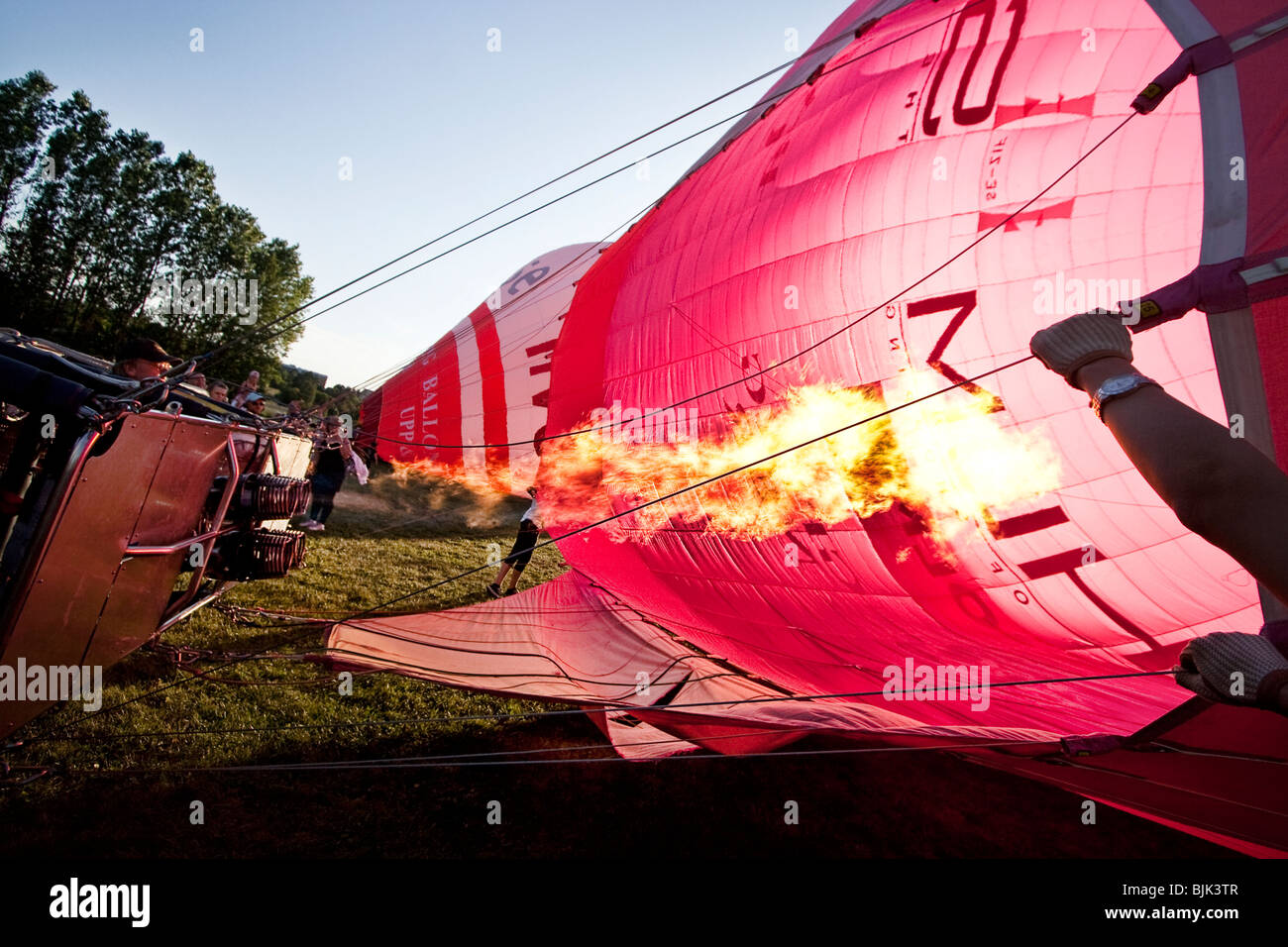 Balloon moving wind hi-res stock photography and images - Alamy