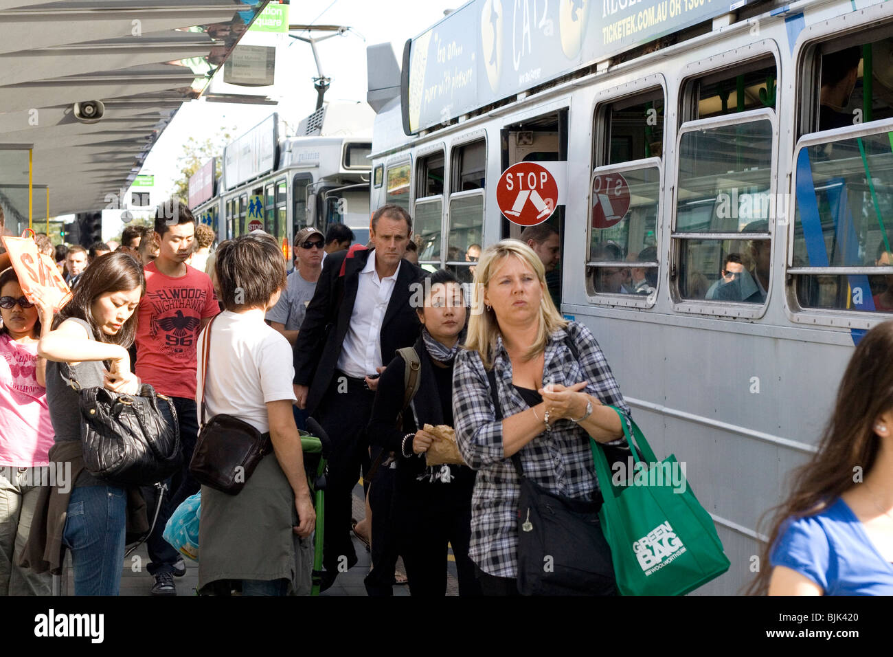 Commuters in Melbourne's CBD. Australia Stock Photo - Alamy