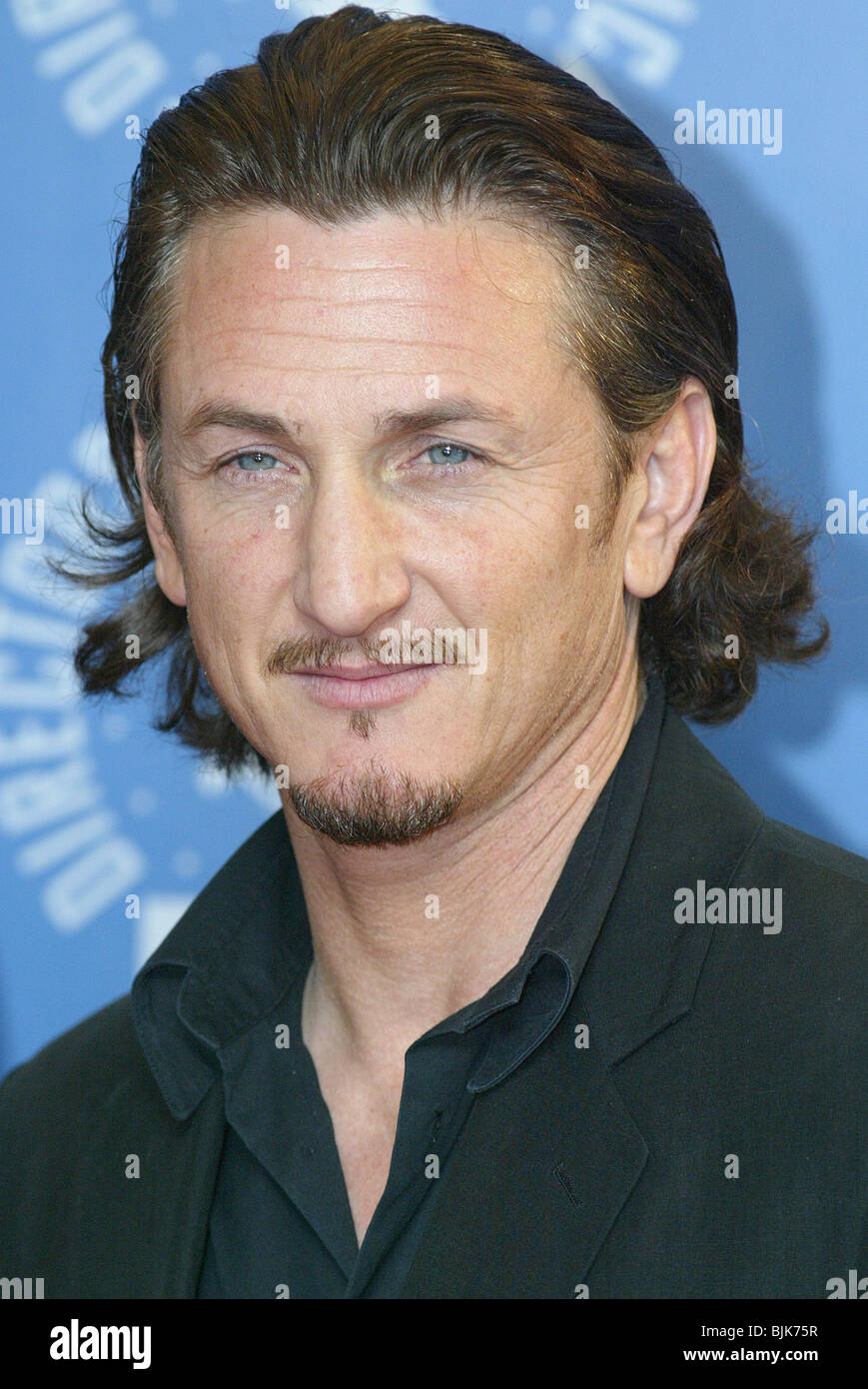 2004 usa sean penn hi-res stock photography and images - Alamy