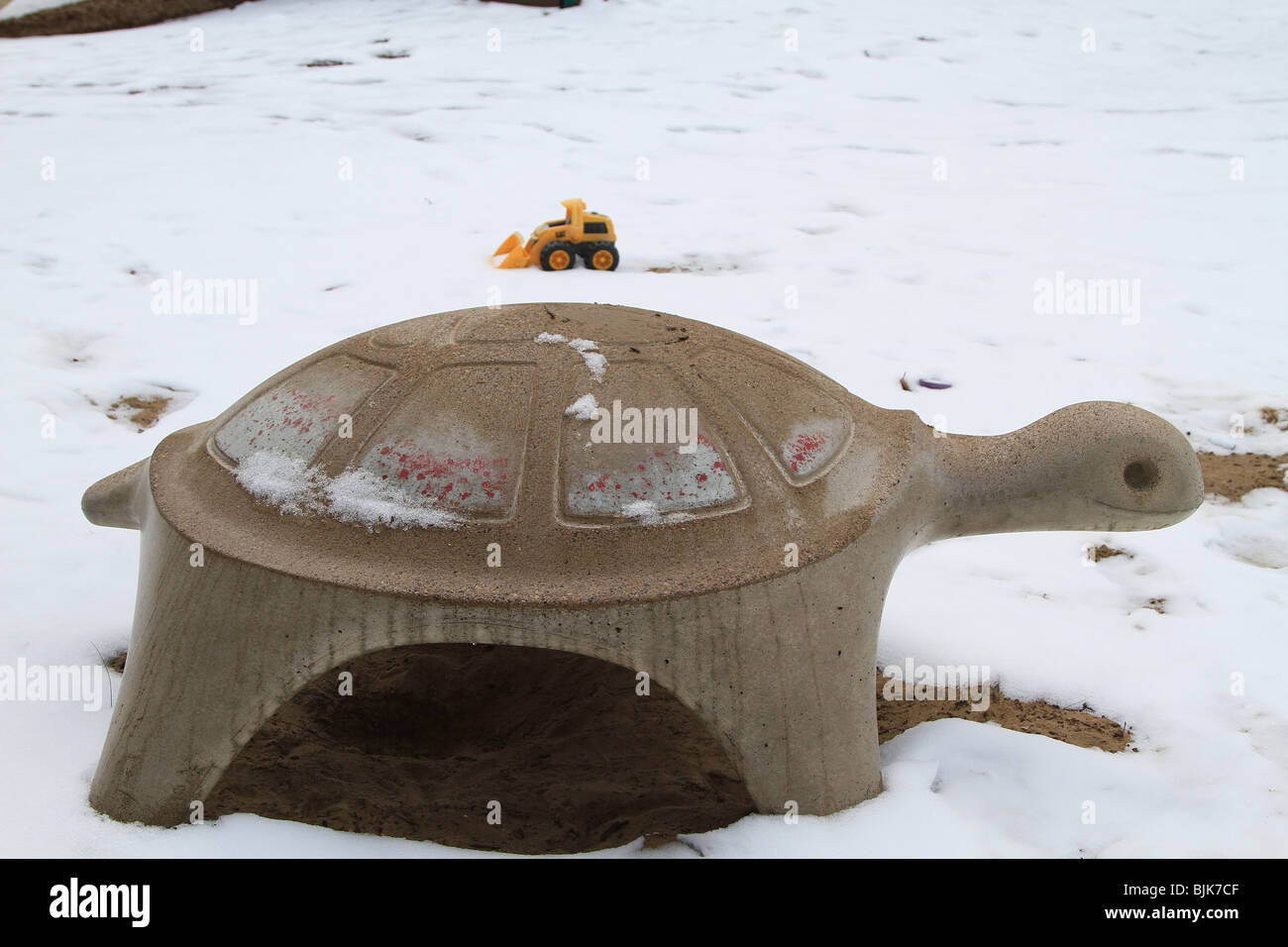 Concrete turtle hi-res stock photography and images - Alamy
